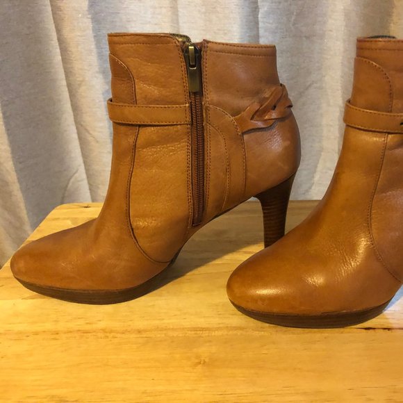 Banana Republic | Shoes | Banana Republic Camel Leather Ankle Booties ...